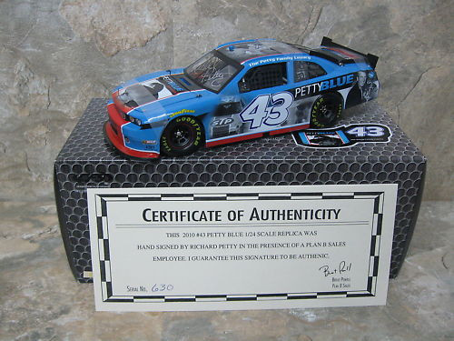-AUTOGRAPHED BY THE KING- RICHARD PETTY "PETTY BLUE" CHALLENGER 1/24 CFS