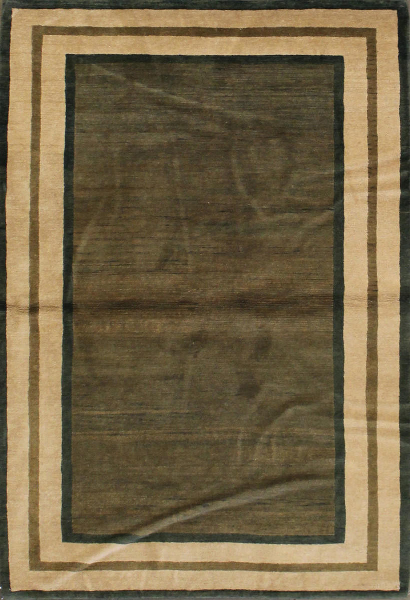 Green background modern design rug 4' x 6'