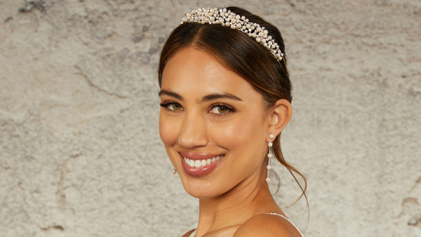 En Vogue Pearl Bridal Tiara T2402