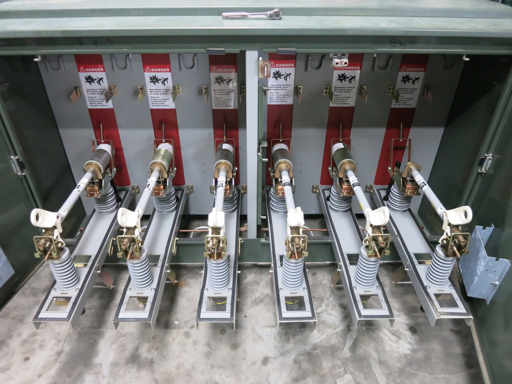 FPE 17kV 600A Pad-Mount PSE-9 High Voltage HV Switch 4 Compartment 14 ...