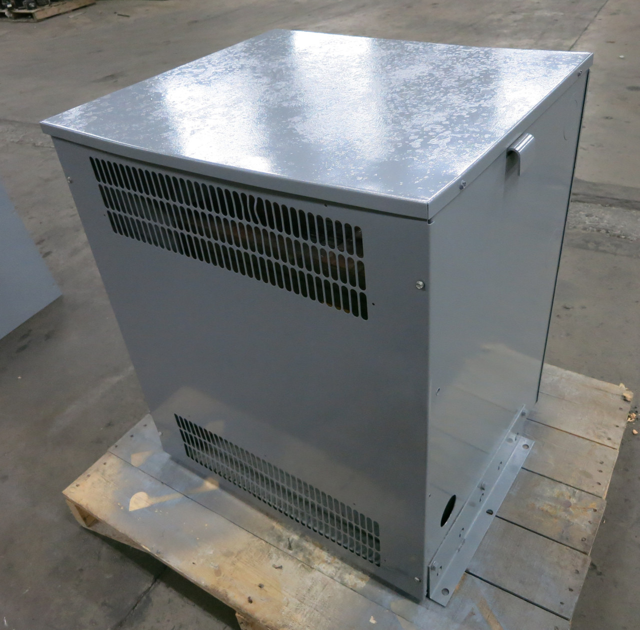 Hammond 75 kVA 575 Delta to 575Y/331 V 3PH Isolation Transformer D075NN ...