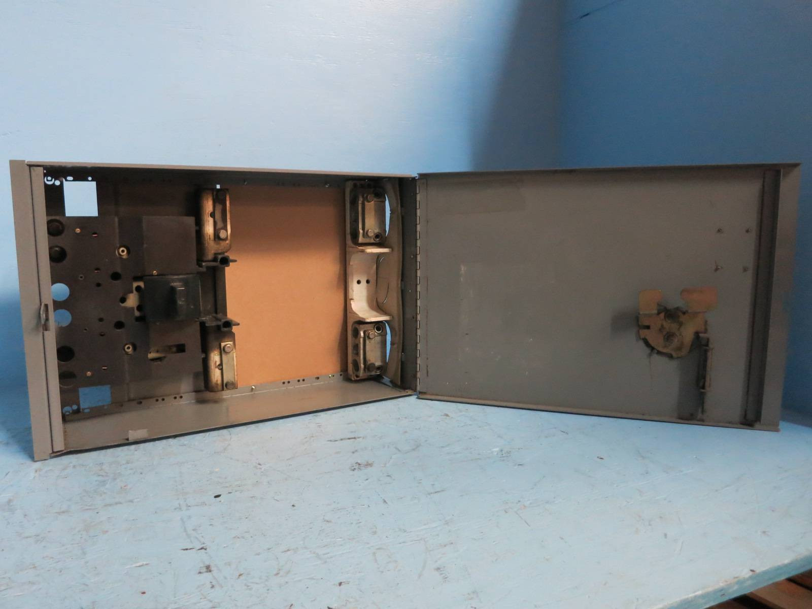 Westinghouse FDP266 600A 600V 2P Fusible Panelboard Switch Unit 2-Pole ...