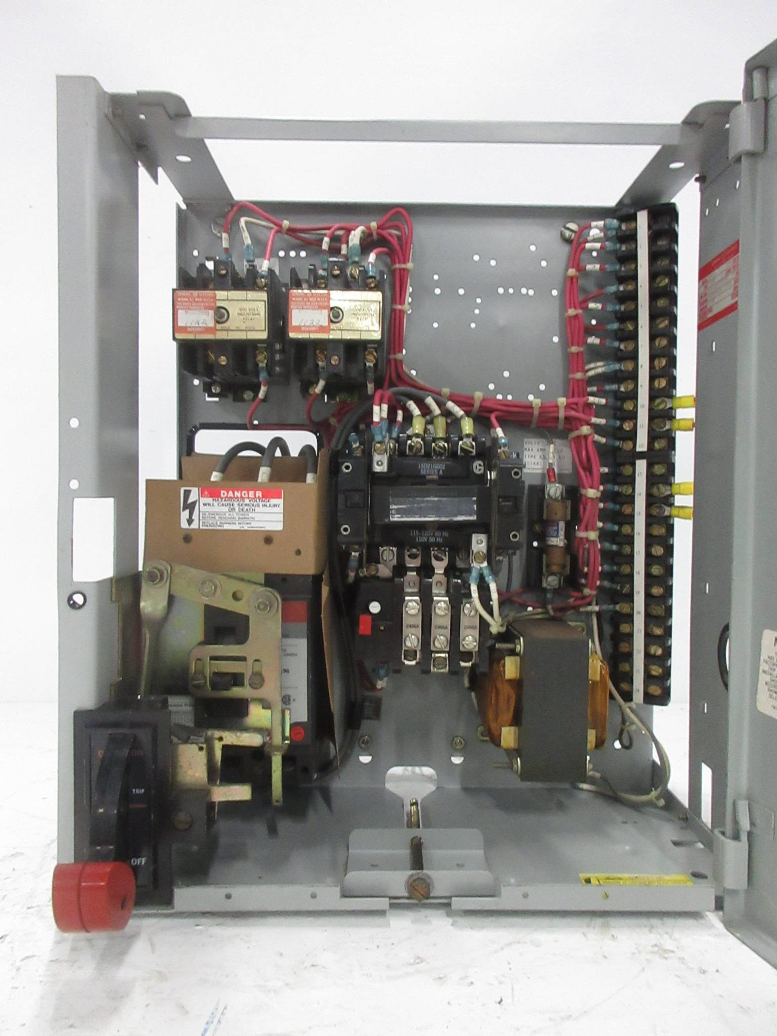 General Electric GE 8000 Size 1 Starter 7 Amp Breaker Type 18" MCC ...