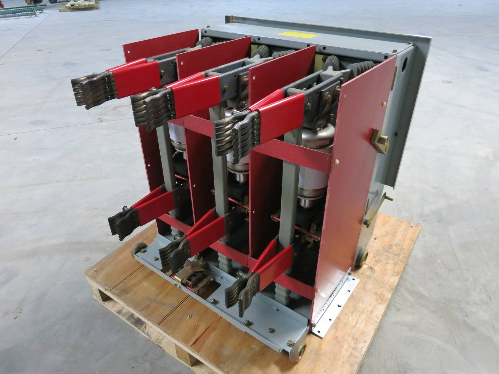 Powell Industries 2000A 15kV 15PV500-3 125DC Powl-Vac Vacuum Breaker ...