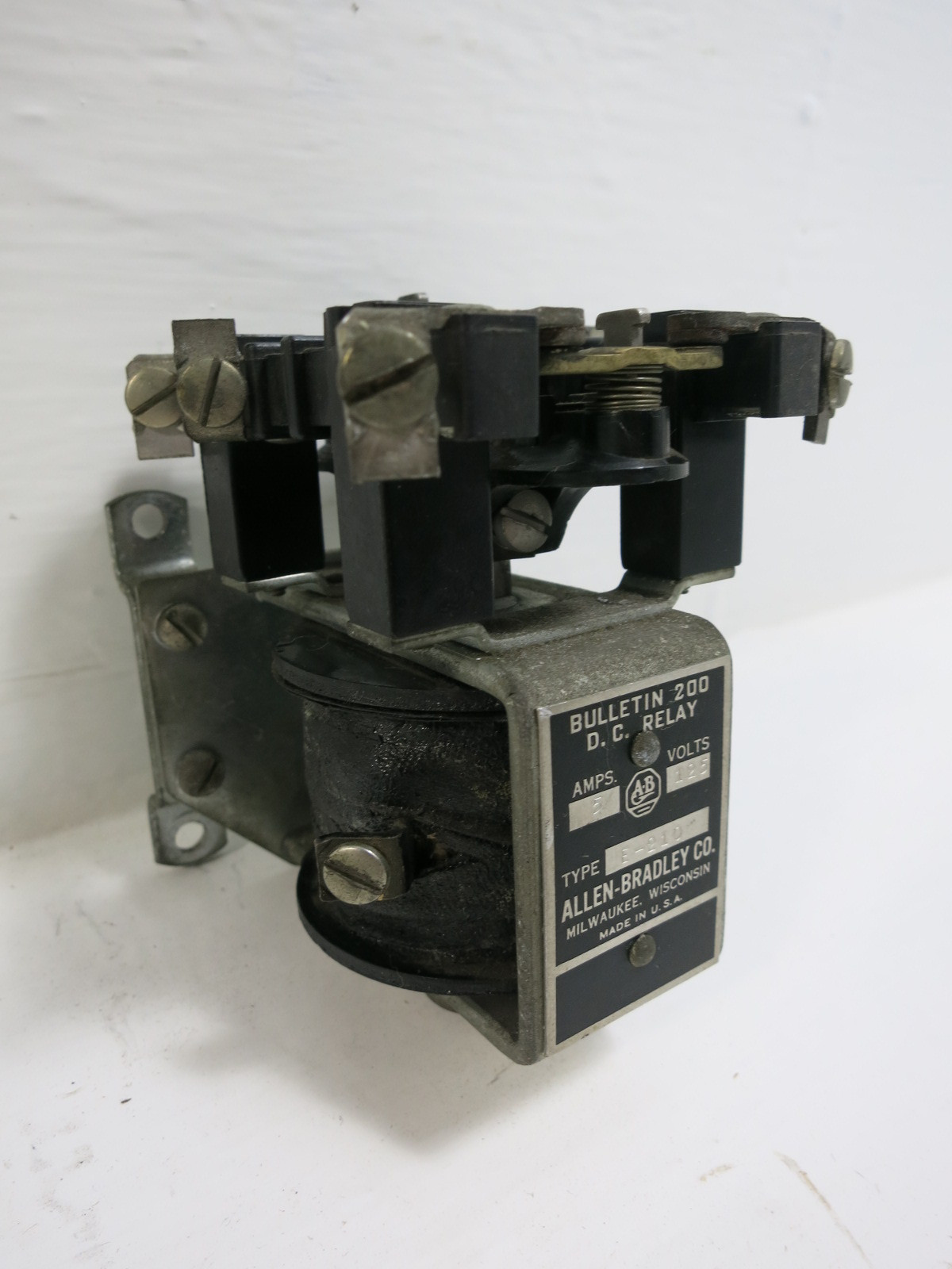 Allen Bradley E-210 Bulletin 200 D.C. Relay 5A 125V DC Relay (TK4692-14 ...