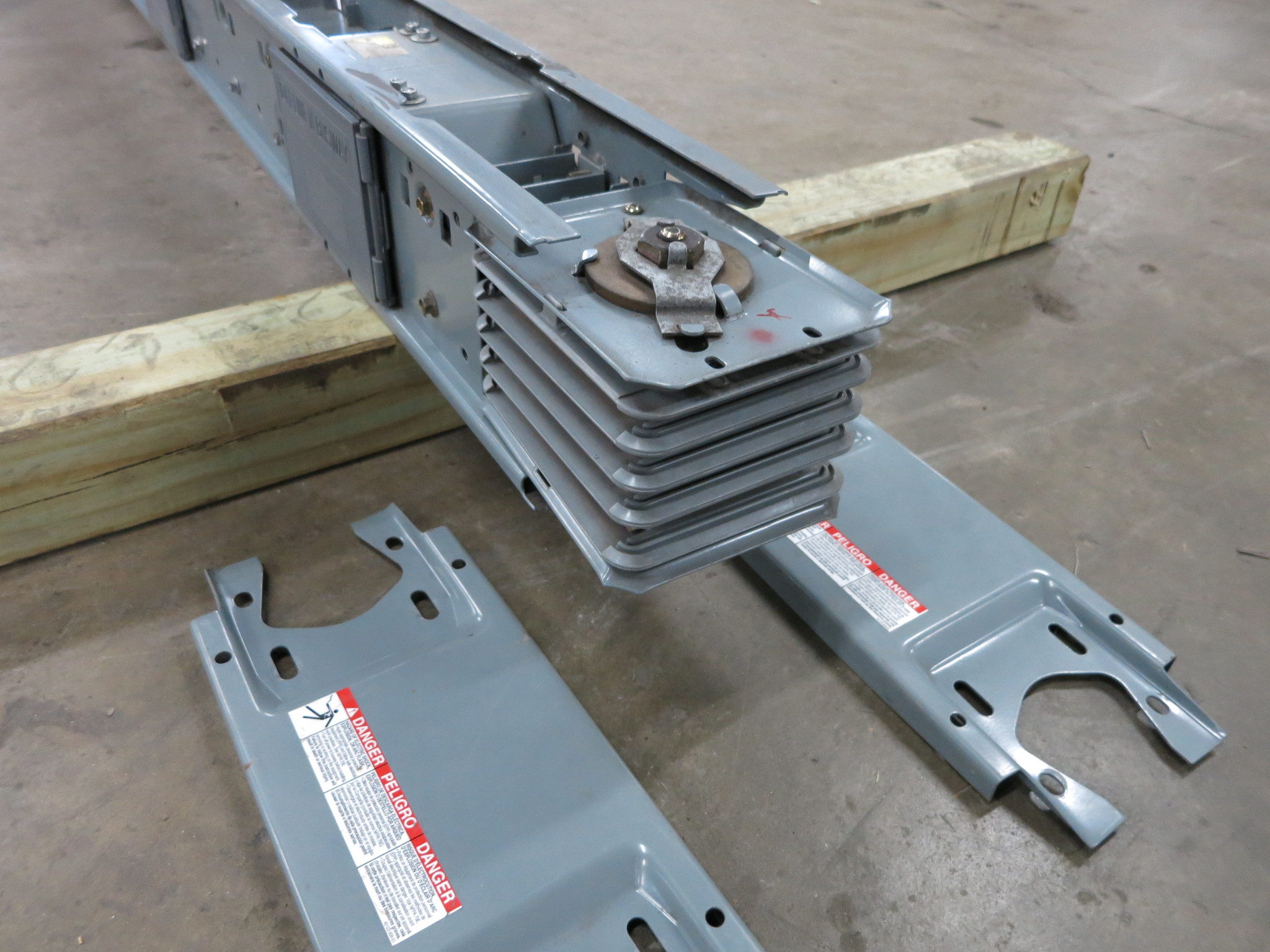 Square D CP2512G8ST 1200 Amp I-Line II Copper Plug-In Busway 3PH 4W 8 ...