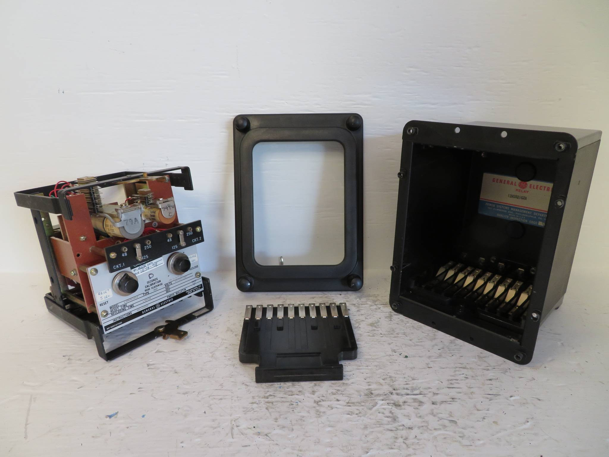 General Electric 12NSR21G2A Reclosing Relay GE 12NSR 21G2A 48 125 250 V ...