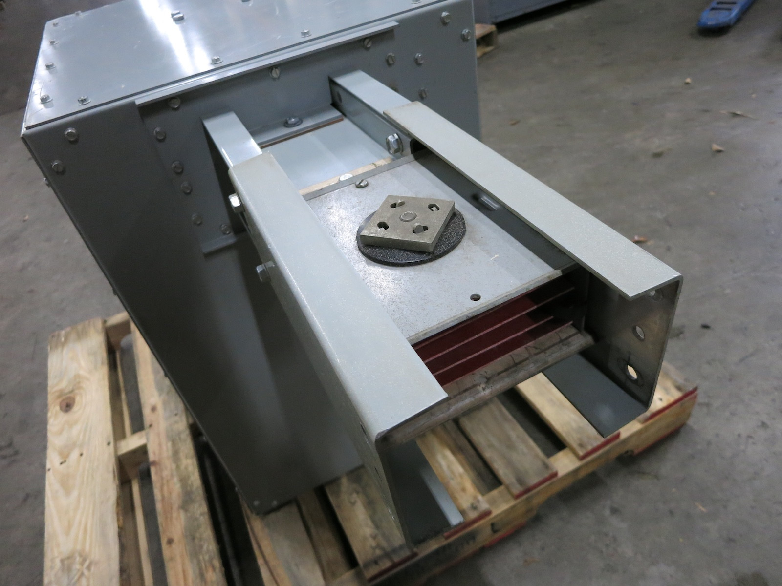 GE Spectra F4HC16LSNESBI 1600A 600V Busway Tap Box 3PH 4W 1600 Amp Bus ...