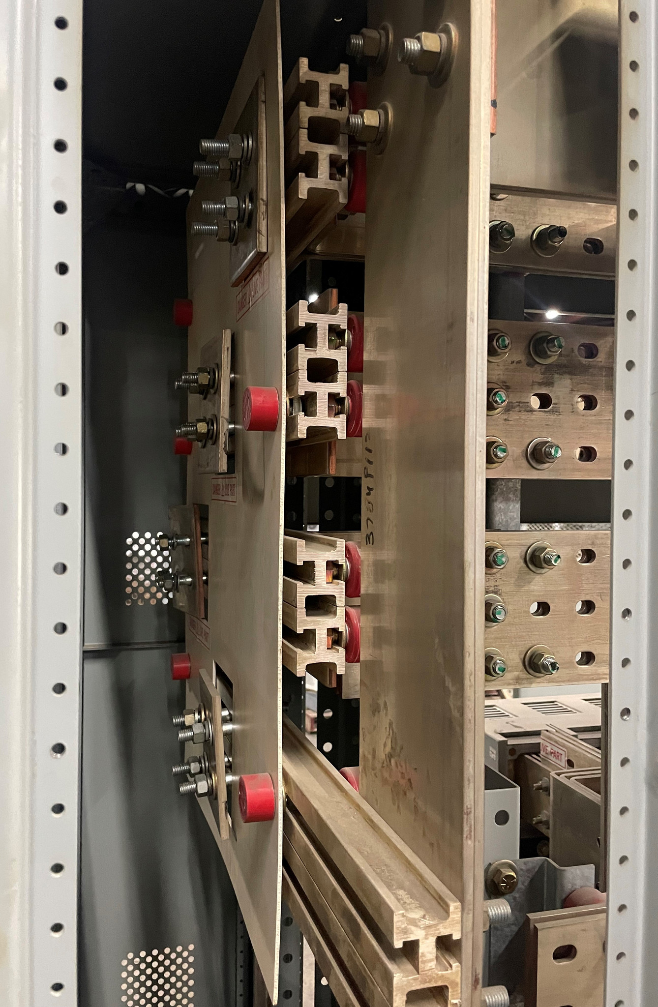 GE 13.8 kV to 480Y/277 V 4W Switchgear Lineup w 3000A Main w Branch ...
