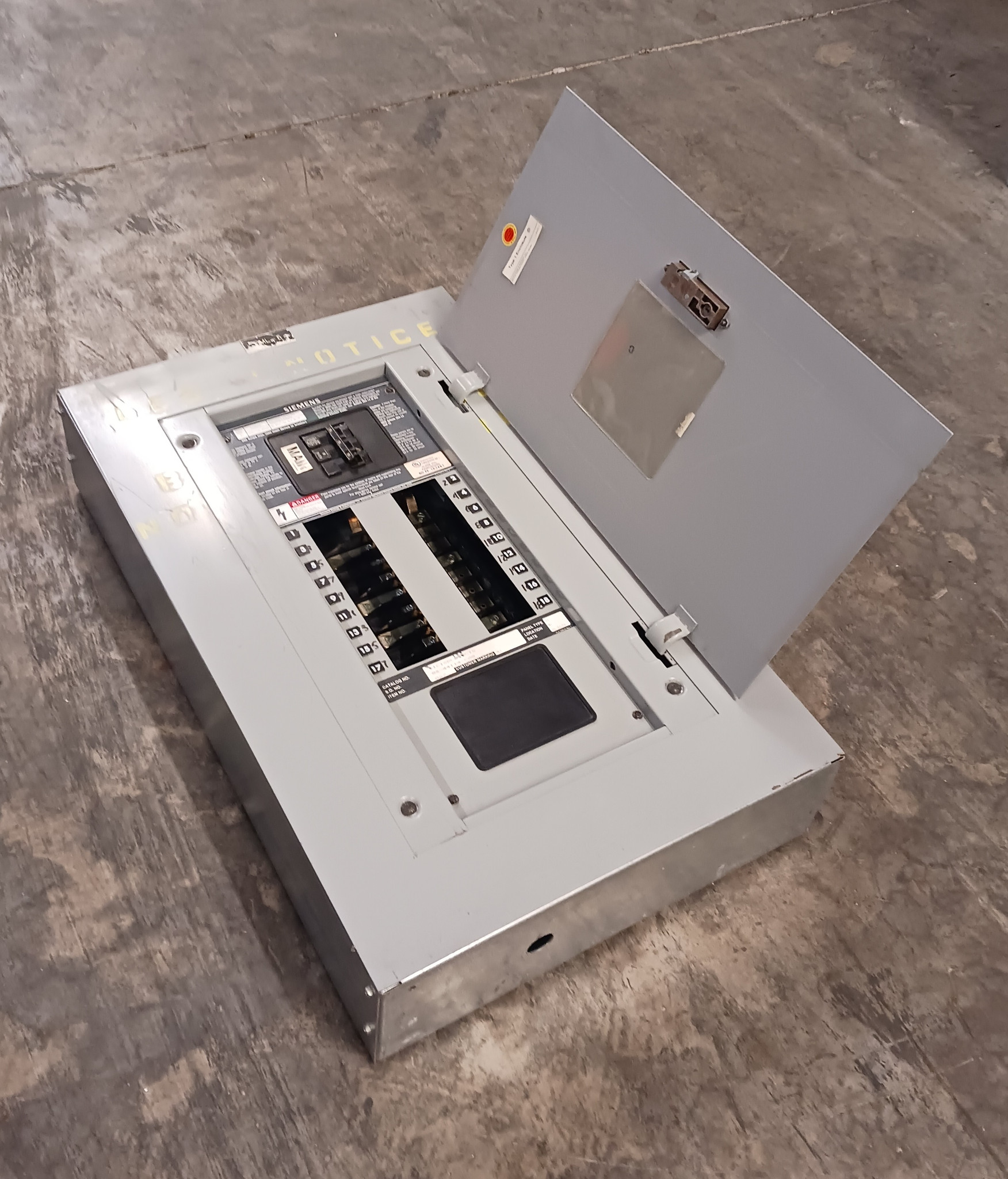 Siemens 100A Main Breaker S1 Panelboard 208Y/120V 3PH 4W 100 Amp ...