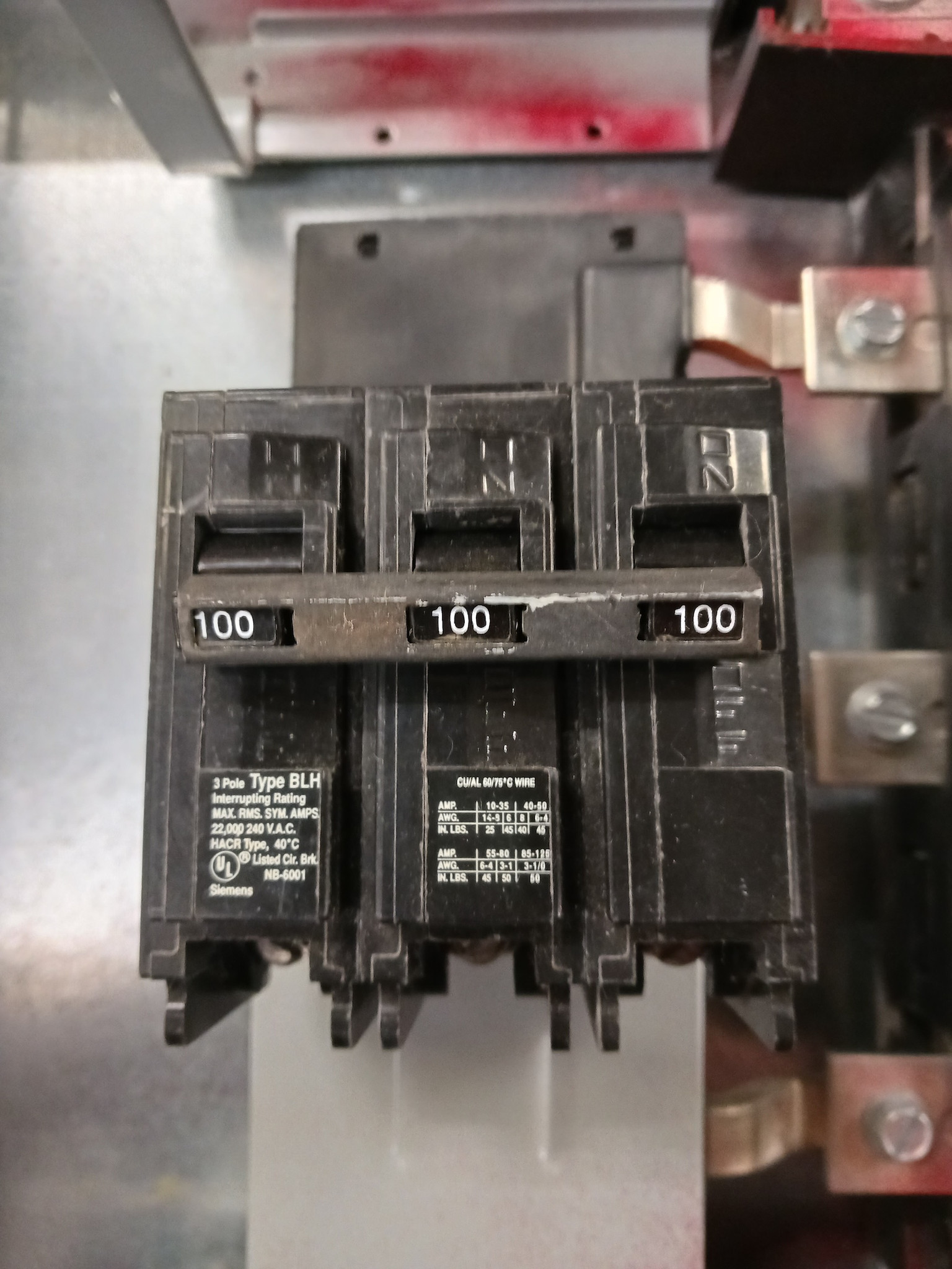 Siemens S1 100A Main Breaker Panelboard 208Y/120V 3PH 4W 100 Amp ...