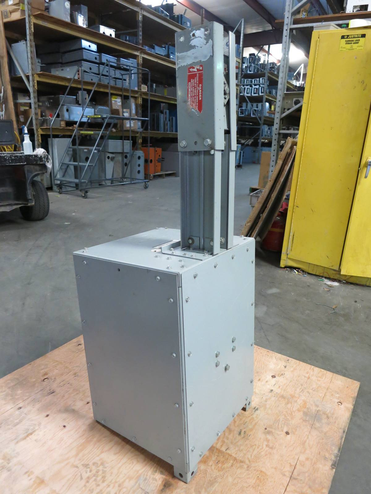 GE 800A 3P 4W 600V Spectra Series Tap Box Copper Busway ECFBAAMLACVZZZZ ...