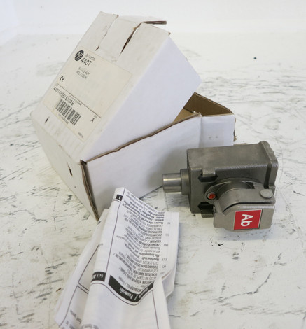 NEW Allen Bradley 440T-MSBLE10AB Single Key Bolt Lock Trap GuardMaster ...