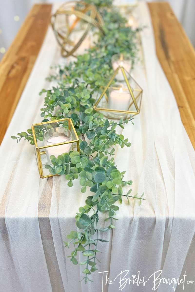 Green garland for wedding | Beachweddingtips.com