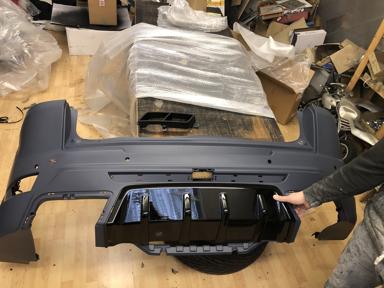 Range Rover Sport 2013>2019 L494 LM Rear Bumper with Tailpipe Finishers ...