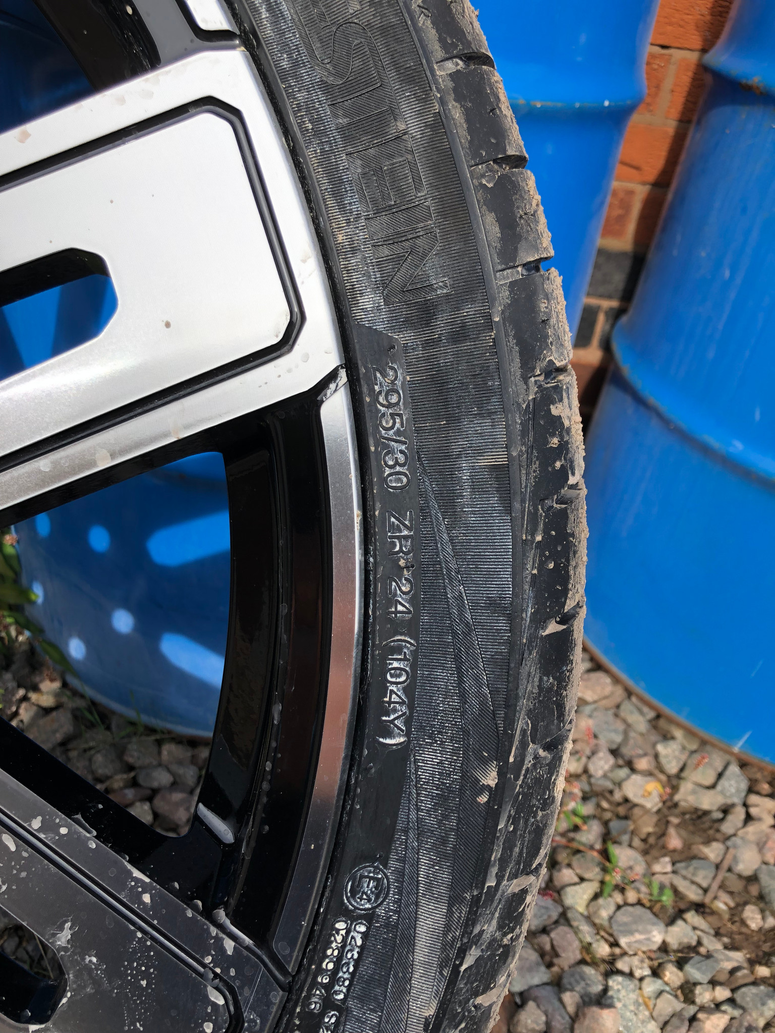 24" Barugzai Exel Alloy Wheels & Tyres Range Rover / Sport - Meduza ...