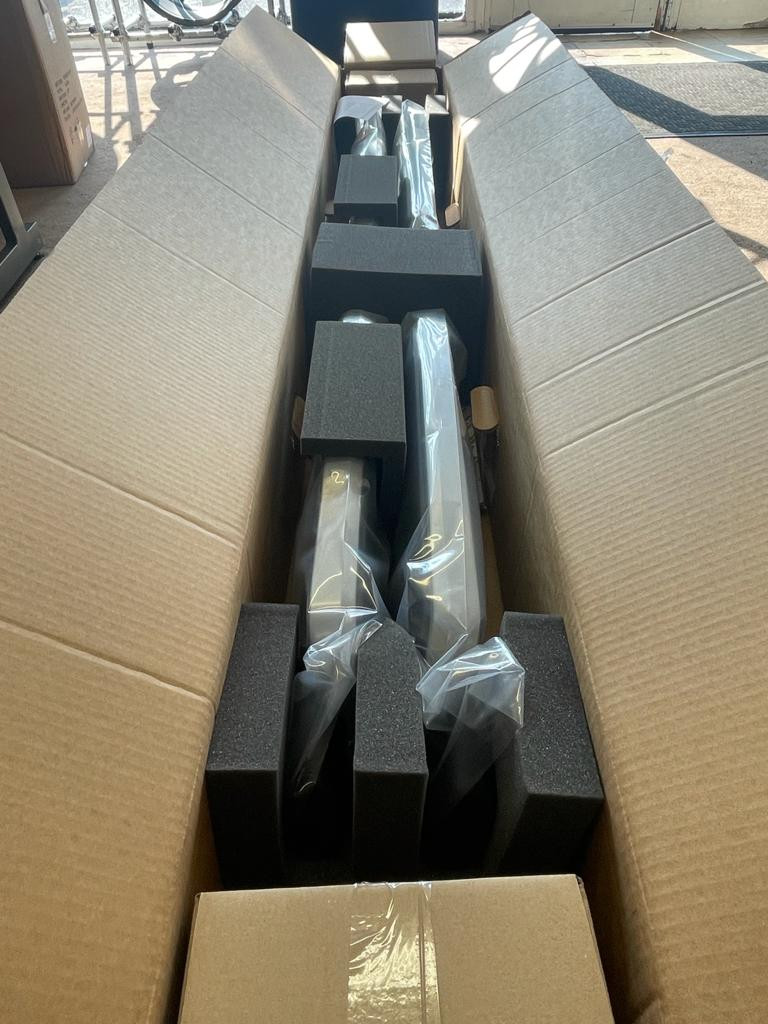 Land Rover Defender 2020> 90 & 110 Genuine Fixed Side Steps - Meduza ...