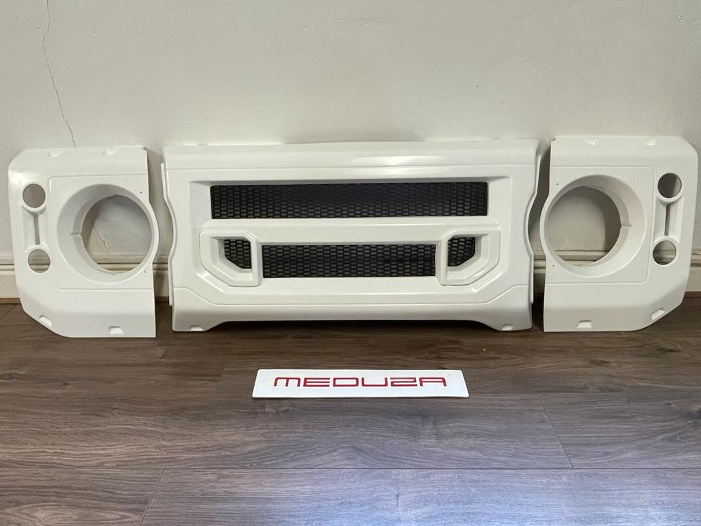 Land Rover Defender 90 / 110 Light Surround & Center Grille - Meduza ...