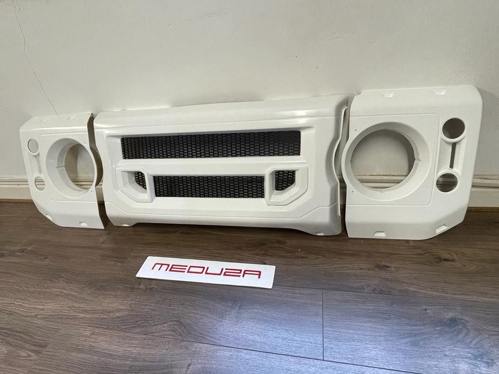 Land Rover Defender 90 / 110 Light Surround & Center Grille - Meduza ...