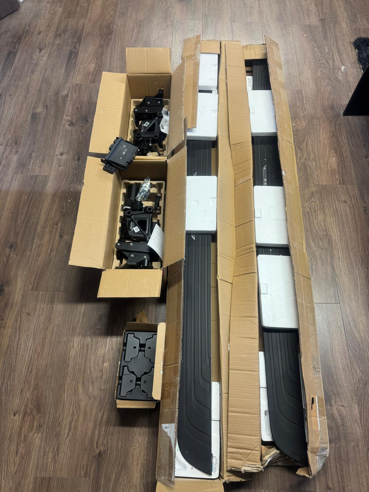 Genuine Range Rover Electric Deployable Side Steps L460 2024> - Meduza ...