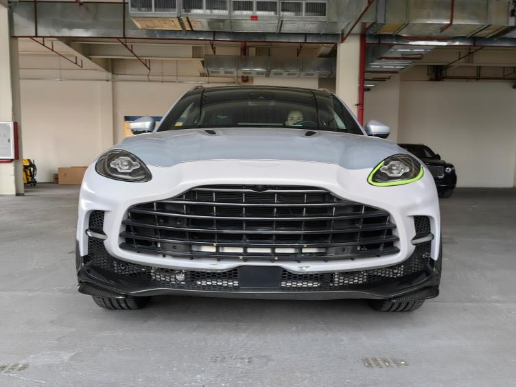 Aston Martin DBX Dry Carbon Body Kit - Meduza Design Ltd