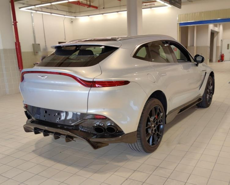 Aston Martin DBX Dry Carbon Body Kit - Meduza Design Ltd
