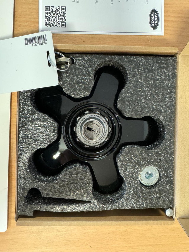 Land Rover Defender 90 / 110 / 130 Spare Wheel Lock Gloss Black ...