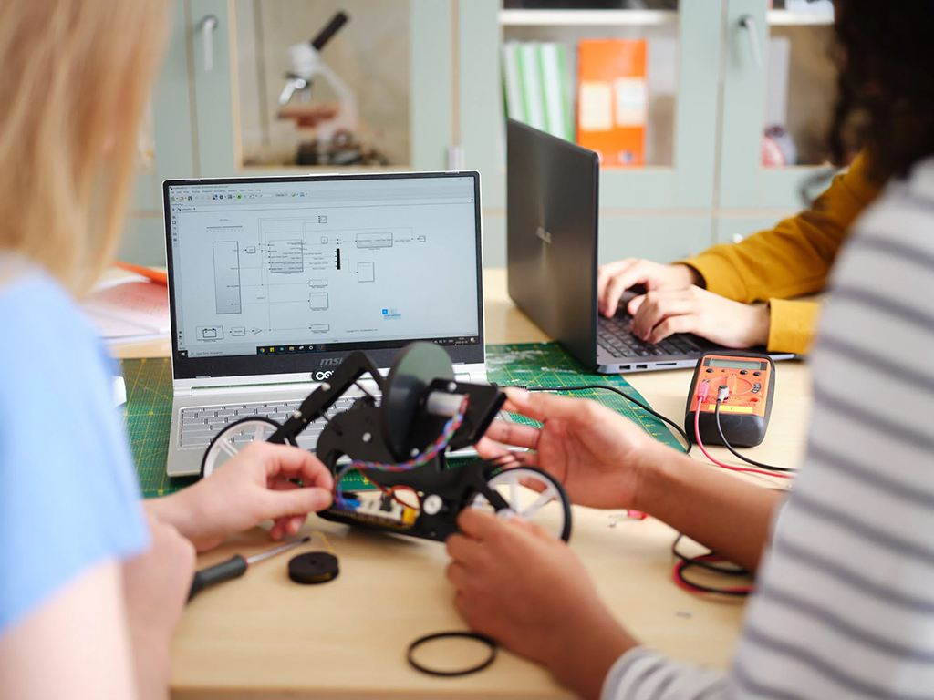 Arduino Engineering Kit Rev2 | Midwest Technology