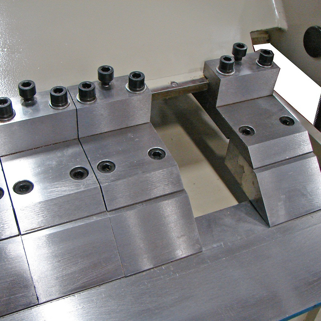Baileigh 14 Gauge Box Brake | Midwest Technology