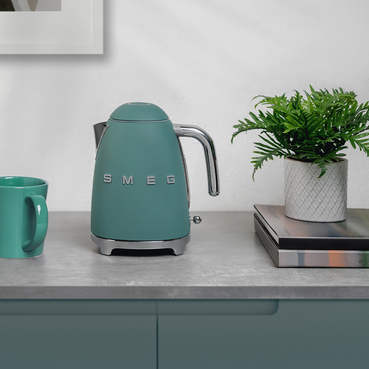 Smeg Retro Style 1.7L Kettle - Matte Emerald Green | Charlies