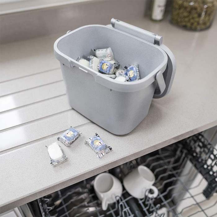 Addis Eco Kitchen Compost Caddy, 4.5 Litre – Light Grey | Charlies