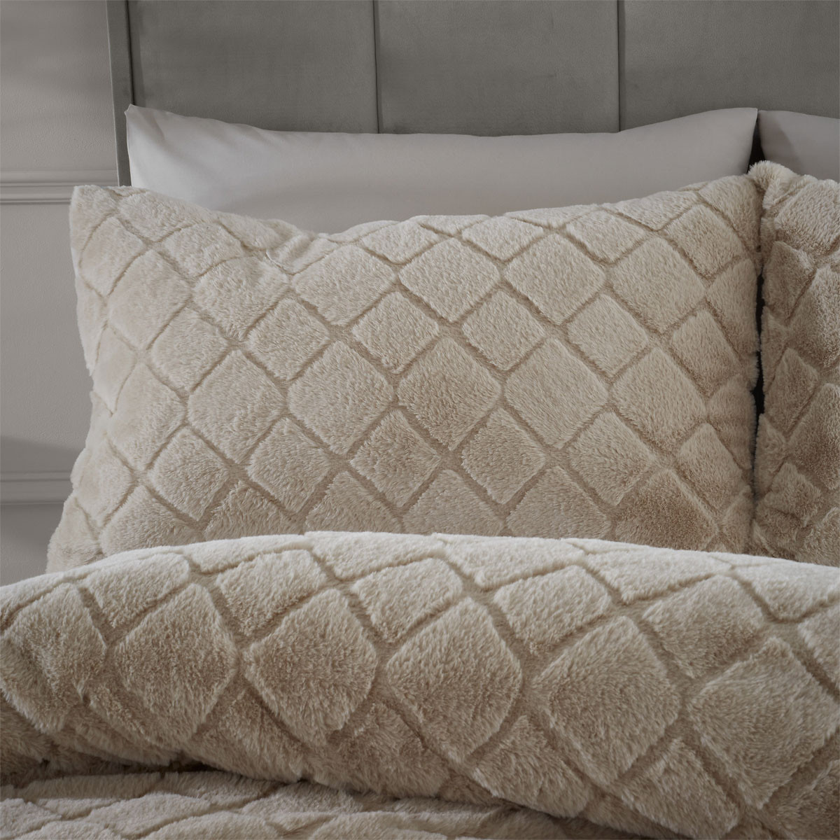 Catherine Lansfield Cosy Diamond Bedding Set - Natural | Charlies