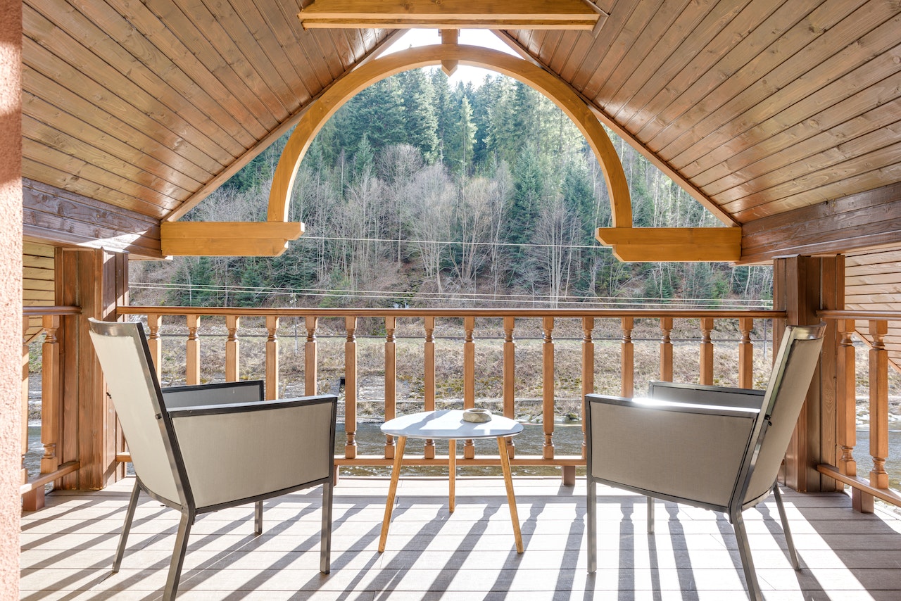 How to Select the Right Deck Railing for Your Home - Deck Expressions