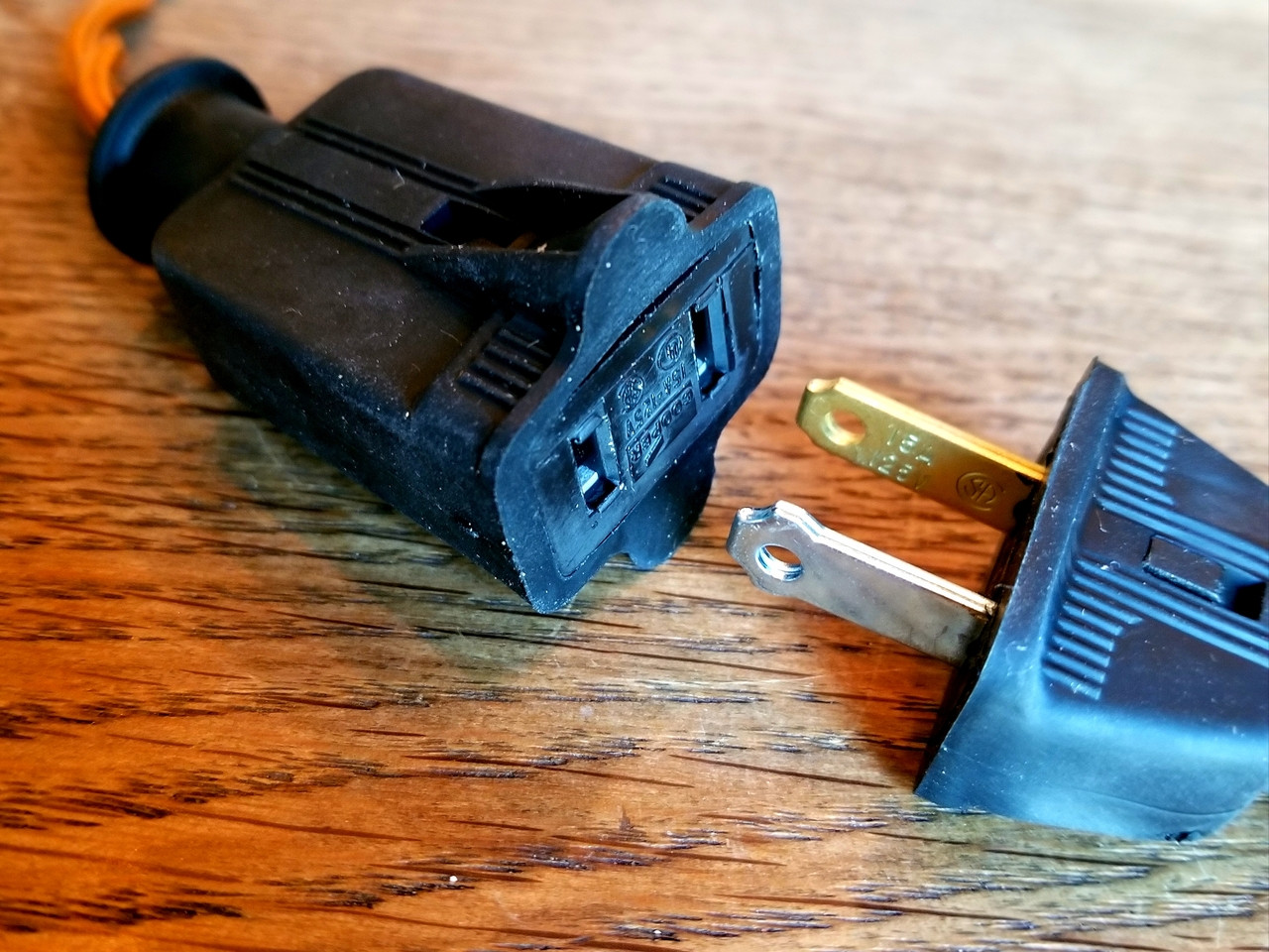 2 Prong Female Plug End with Rubber Shell | Snake Head Vintage