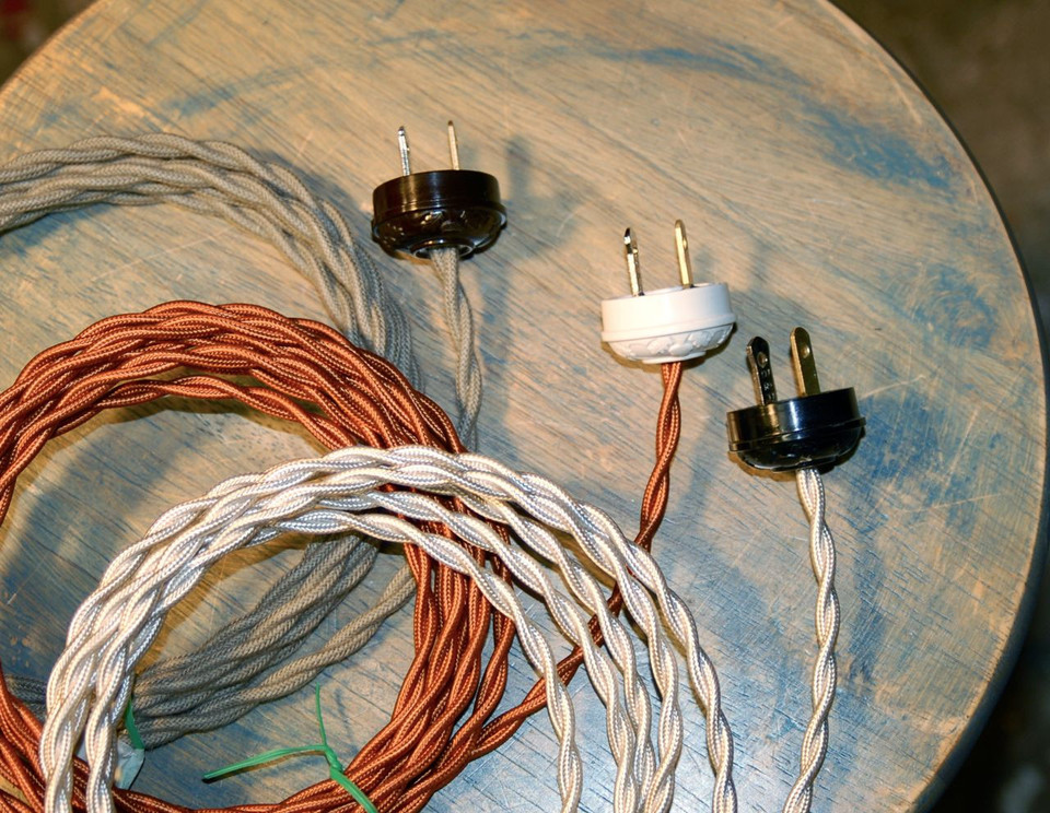 Vintage Bakelite Electrical Plugs | Old Style Electrical Acorn Plug