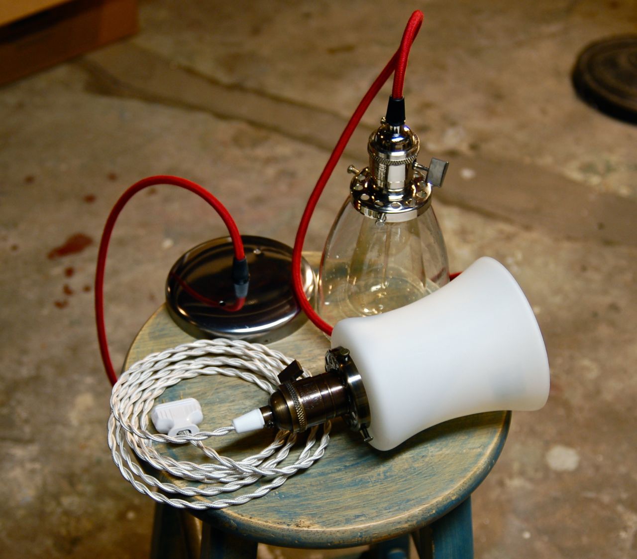 Uno Threaded Light Socket | Solid Brass Keyless Light Socket