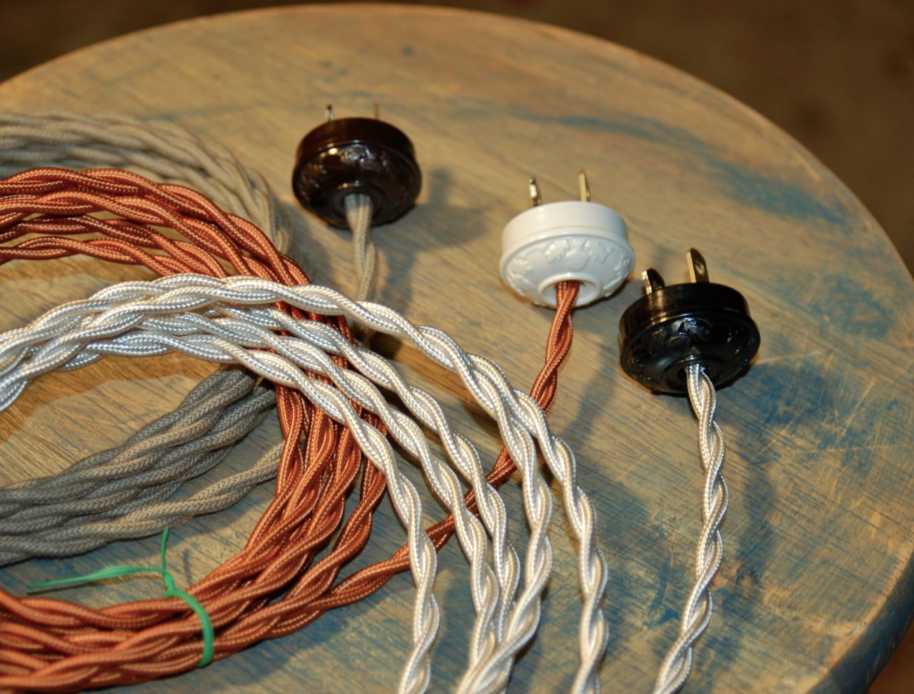 Vintage Bakelite Electrical Plugs | Old Style Electrical Acorn Plug