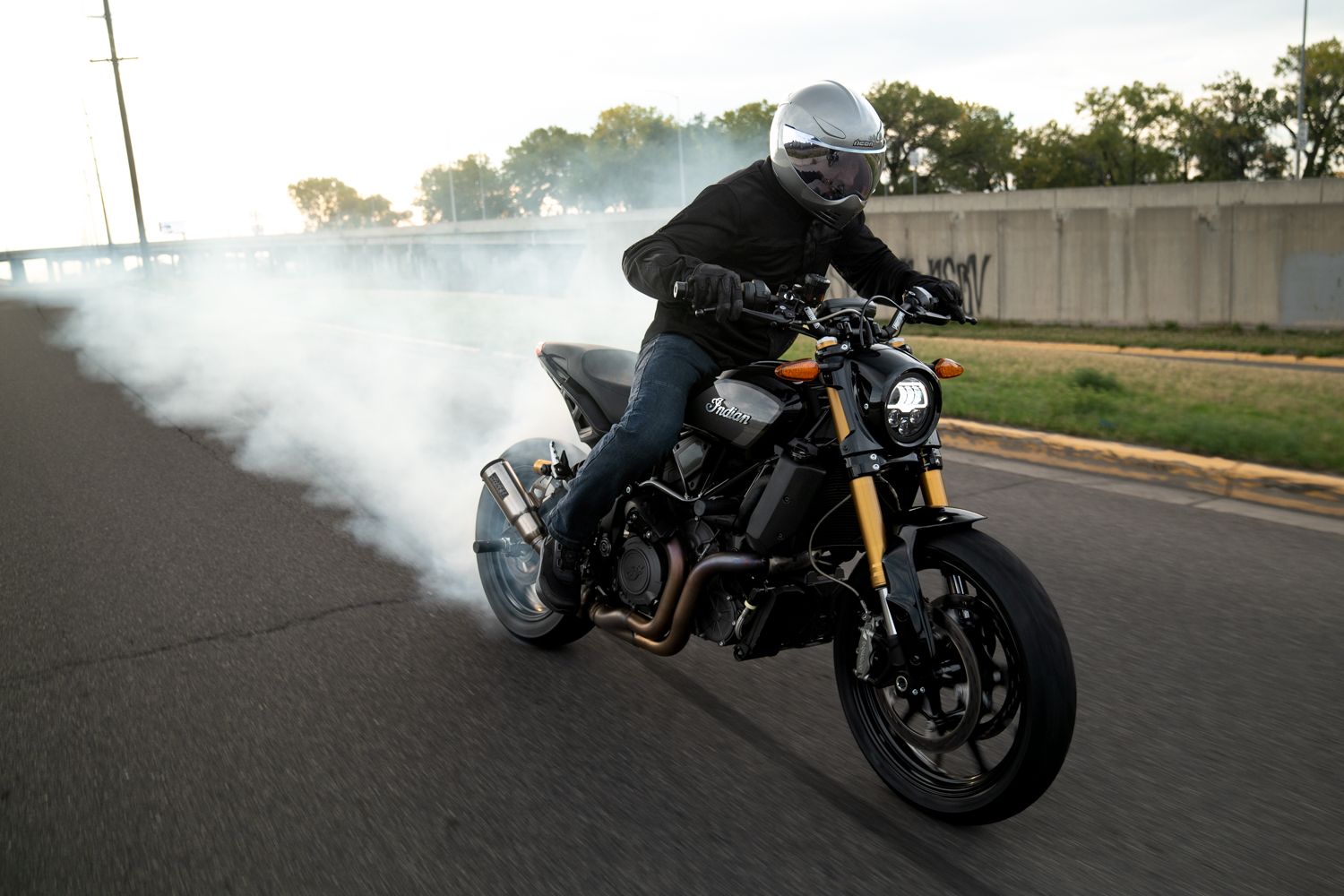 How to Find the Best Motorcycle Helmet - Speed Addicts