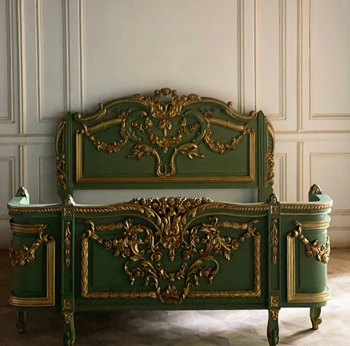 FRENCH PLATFORM BED VERSAILLES GREEN AND GOLD