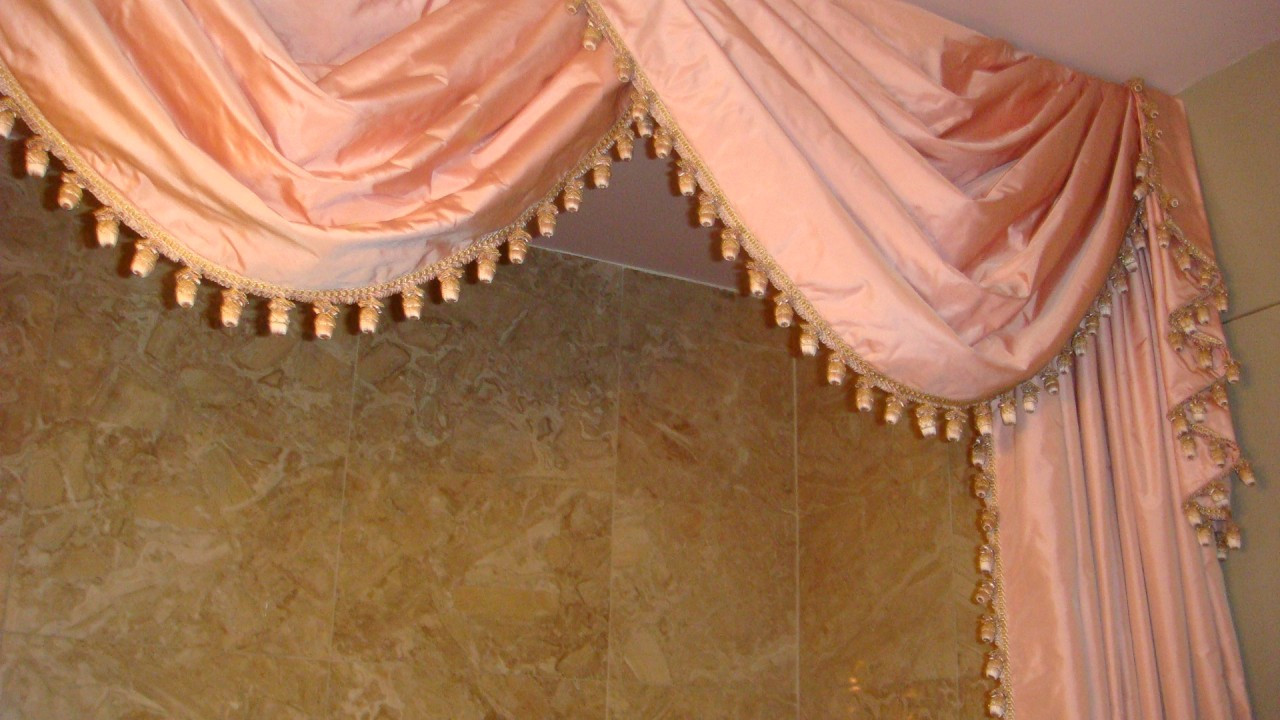 Swags & Tails Curtain