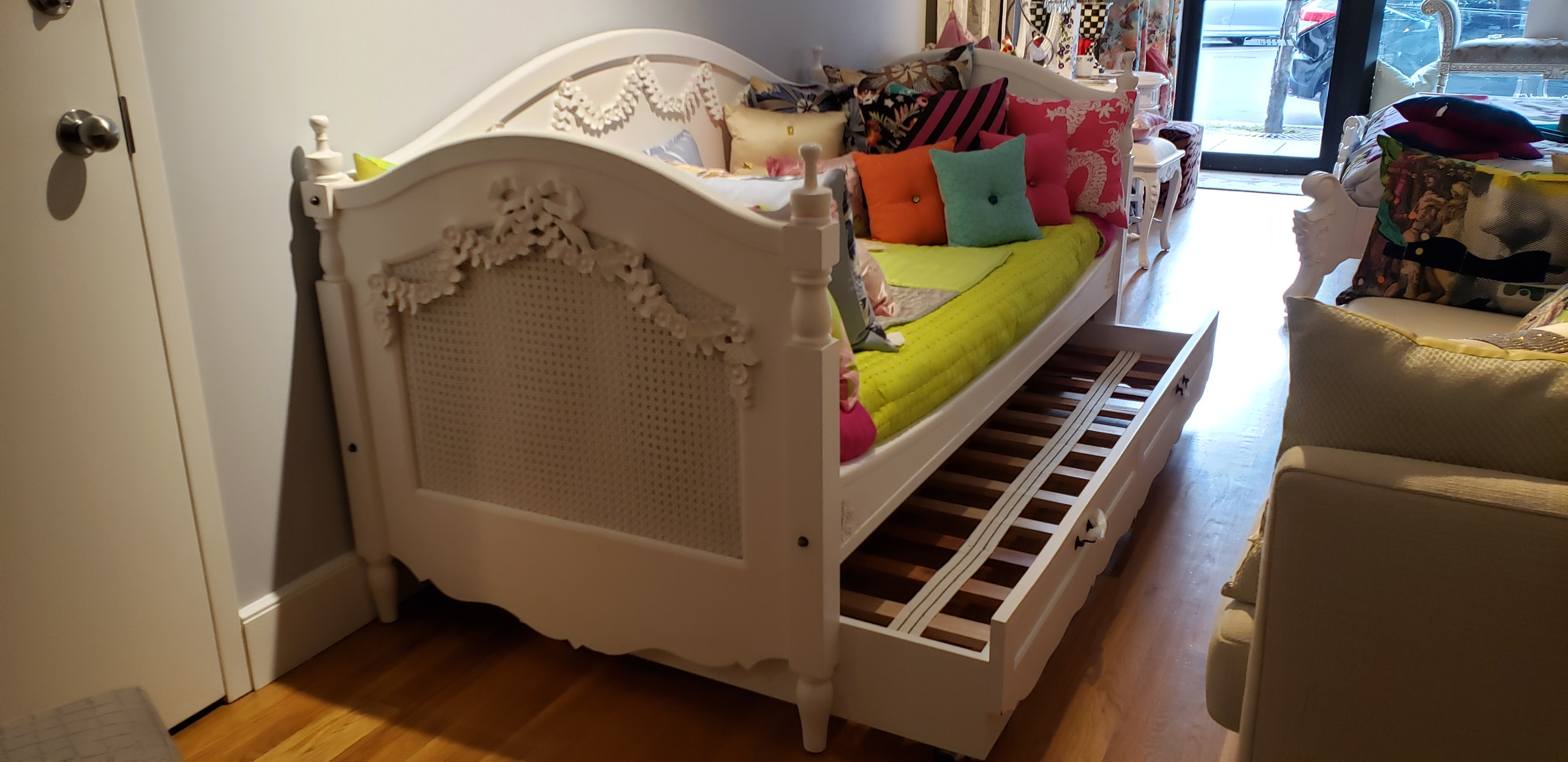 French Daybed With Trundle