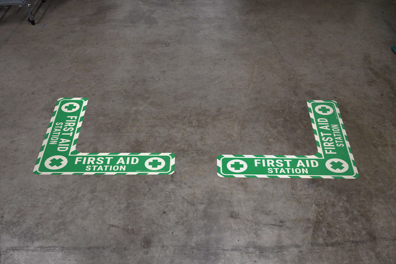 First Aid Station - Floor Sign Corner