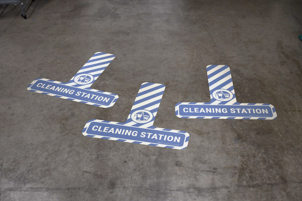 Cleaning Station - Floor Sign T's