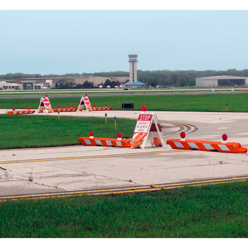 Plasticade Lo-Pro™ Airport Plastic Orange Barricade, Interlocking, 8 ...