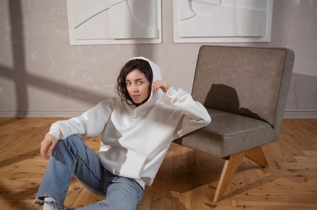 Capsule Closet Hero: How a Heavyweight Cotton Sweatshirt Can Maximize ...