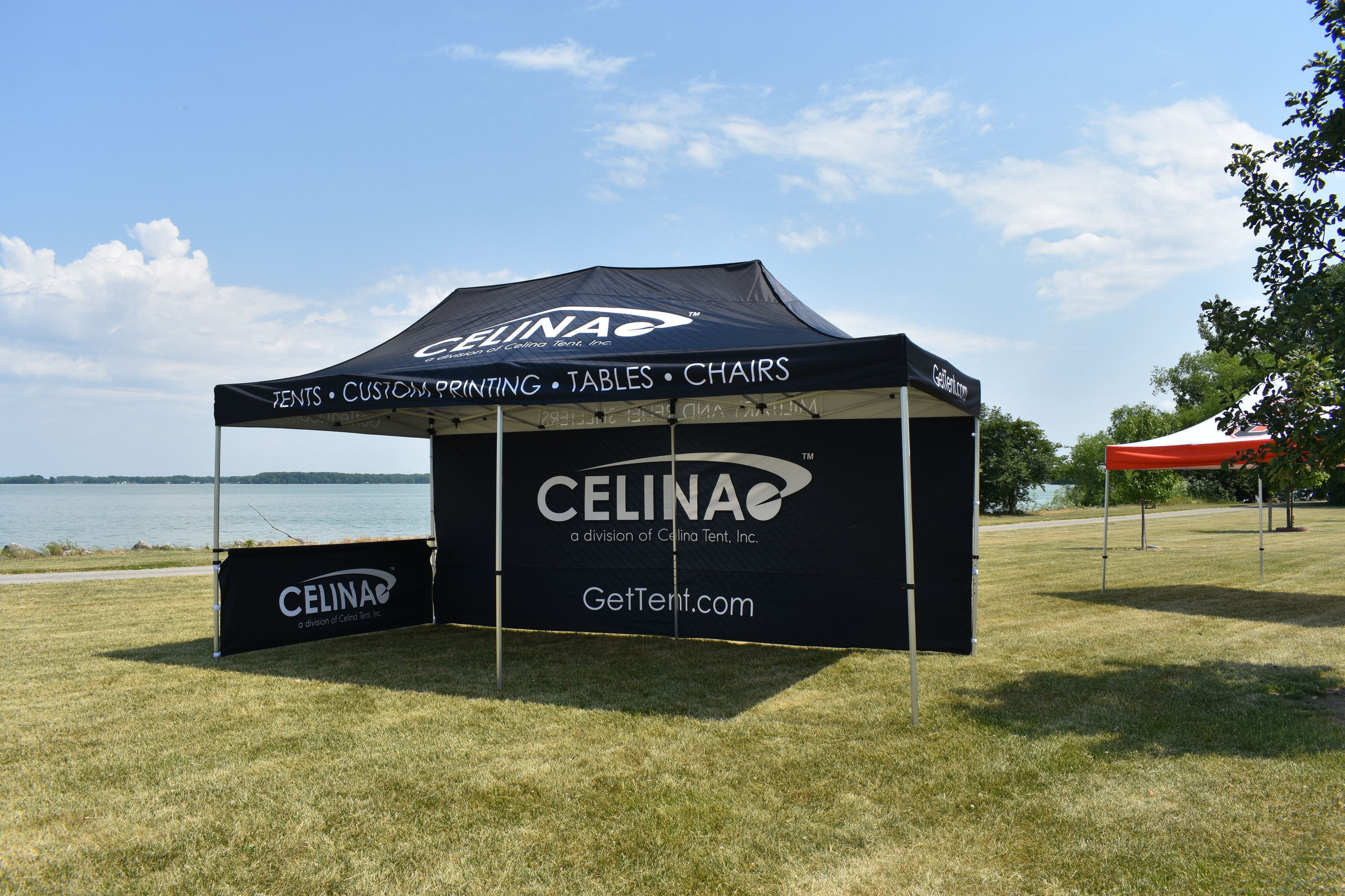 Pop Up Canopies | Easy Setup Portable Trade Show Tents