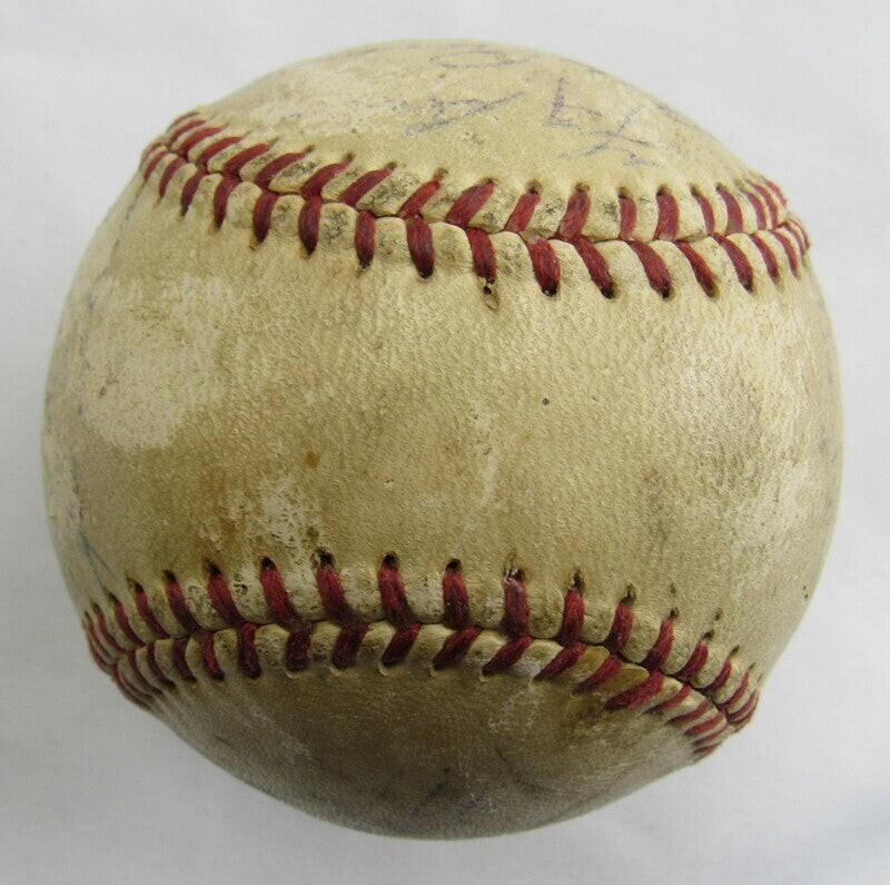 1953 Yankees Team Signed Baseball Mickey Mantle Yogi Berra Billy Martin ...