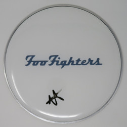 Foo Fighters Signed Drumhead LH-AQ11915 - William Goldsmith (Signed ...