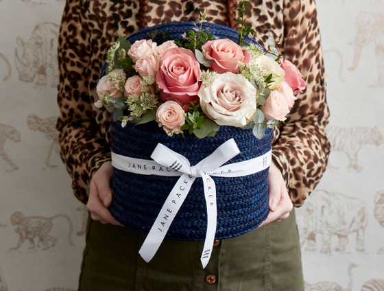 Peach Melba dark blue hatbox pink roses | Jane Packer Flowers