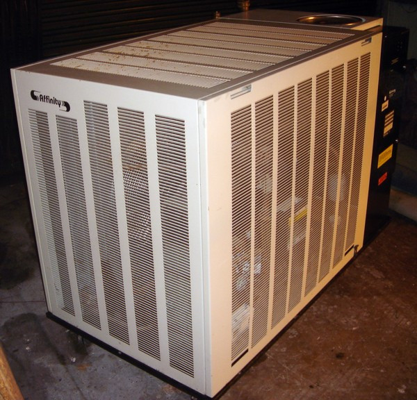 Affinity / Lydall 30kW Air-Cooled Recirculating Chiller, model FAA-120L ...